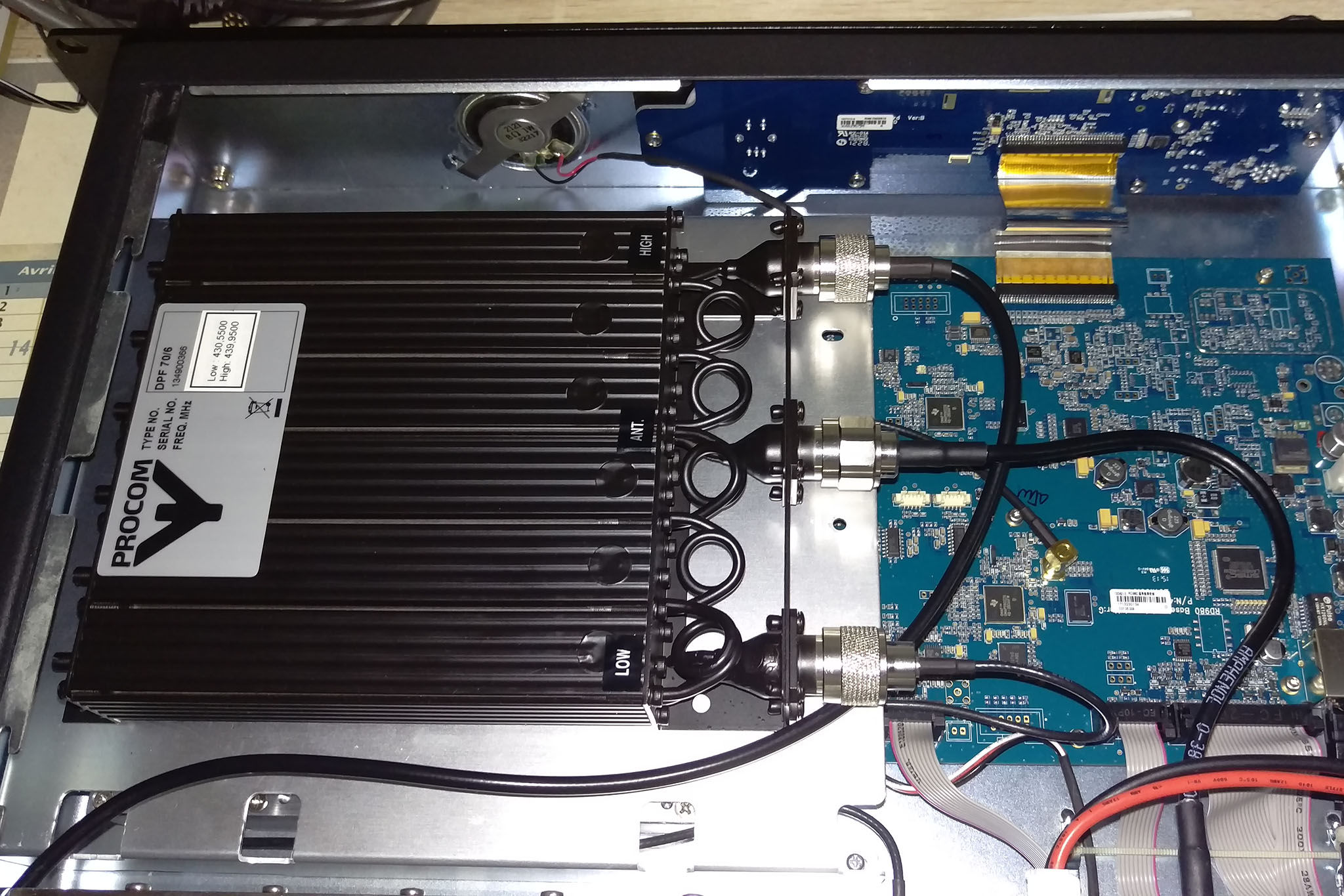 Montage d’un Duplexeur Procom dans un relais DMR Hytera RD985 | Radio ...